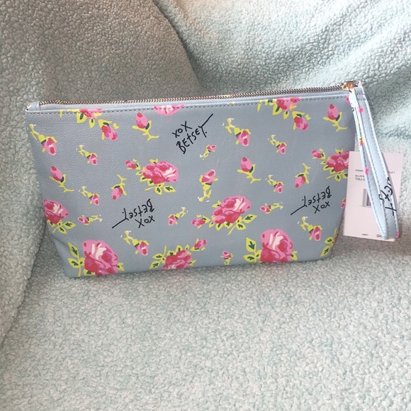 Betsey Johnson | Bags | Betsey Johnson Host Pick Printed Pebble ...